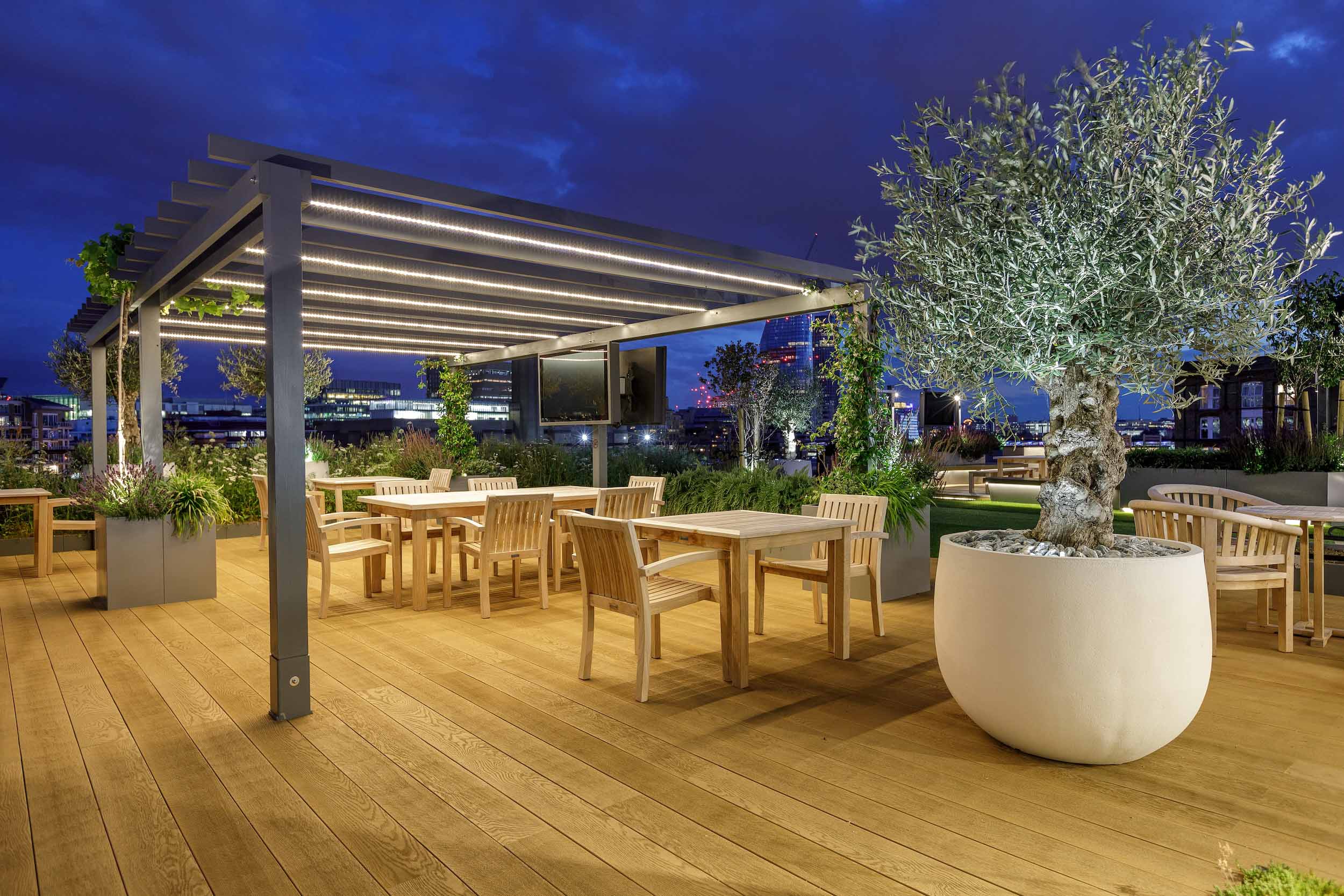 Large London Commercial Garden Roof Terrace Design Contractor